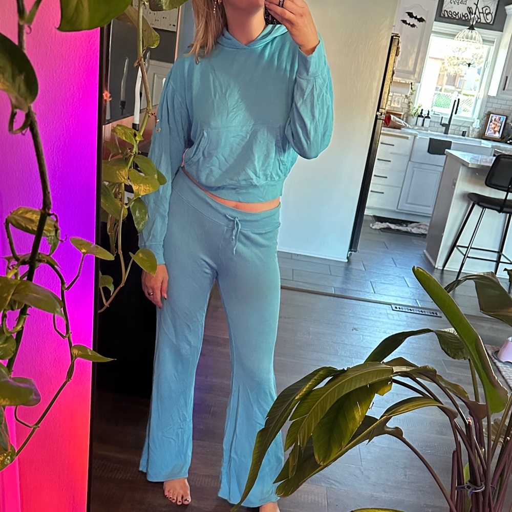 Skims Rare Blue Hoodie And Flare Pants Sweatsuit Set - Gem